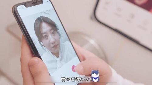 女人发现一款神奇的P图软件,由于她疯狂P图结果悲剧了