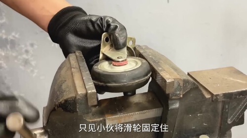 小伙脑洞大开改造电动自行车真是太有意了