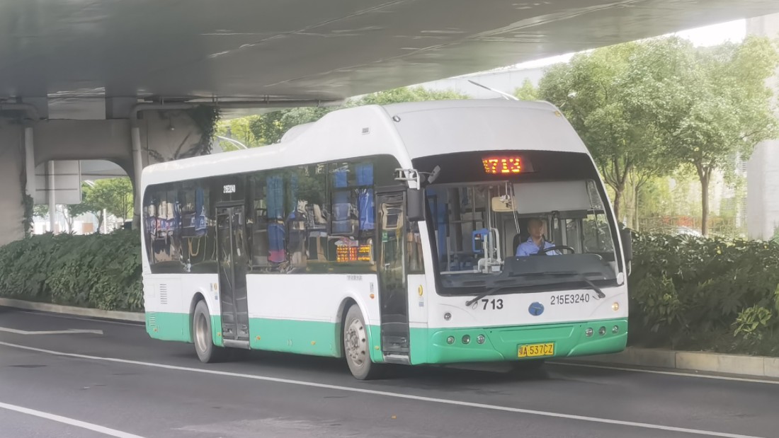 武汉公交713路常青公交枢纽站方向前方展望