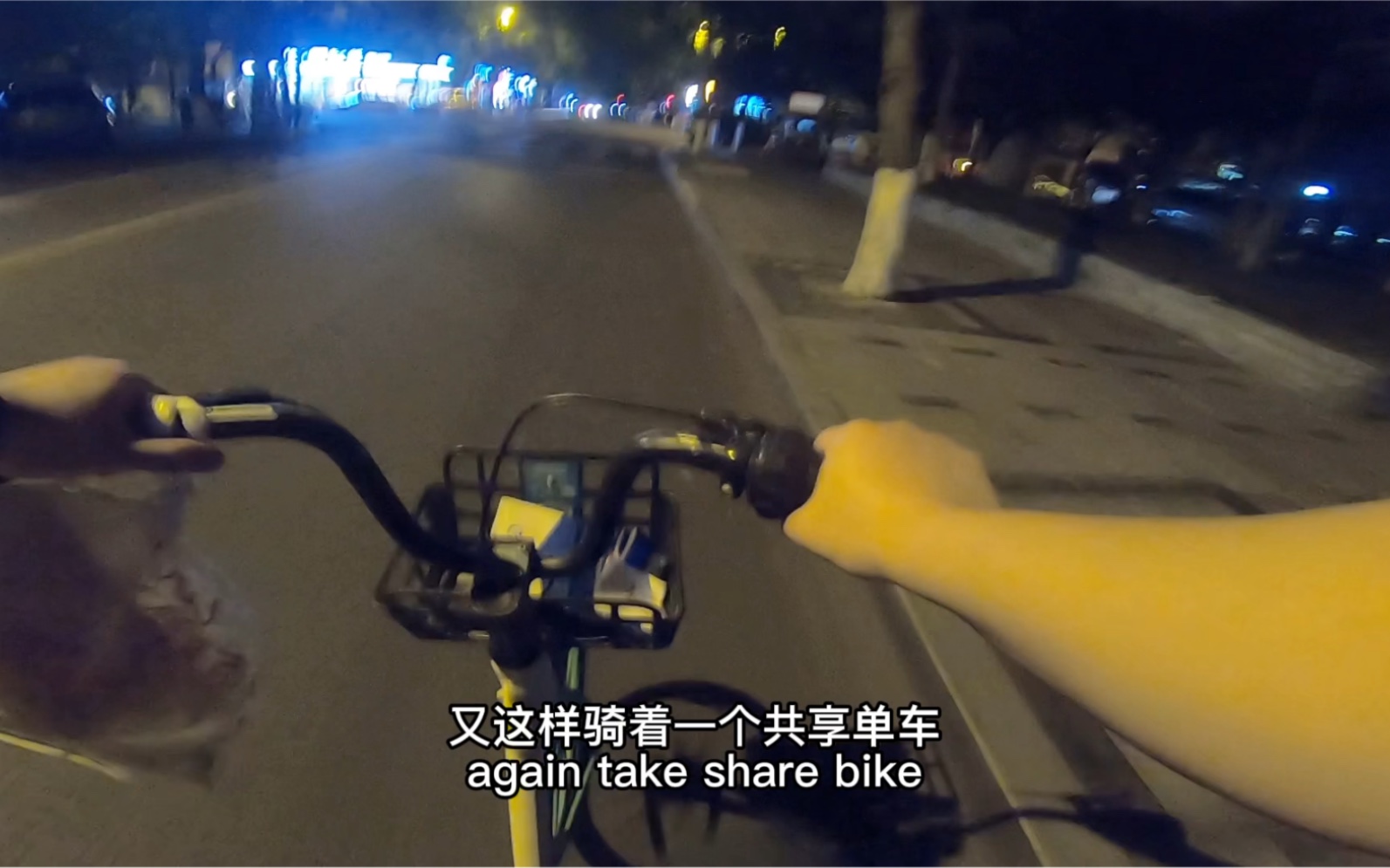 送外卖再次爆胎,接下来的流程也相当熟练了,共享单车+推车。