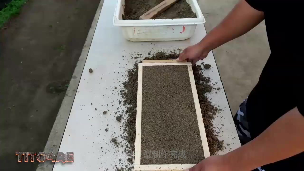 讲解青铜斧翻模铸造过程