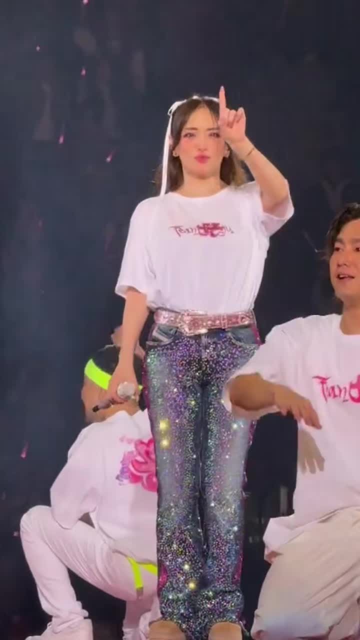 #演出现场 #演唱会 #爱了爱了 #舞台 #女歌手