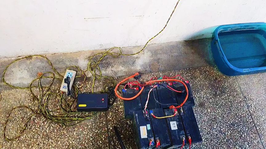 12v电池只有5v电压,充电一天后的结果