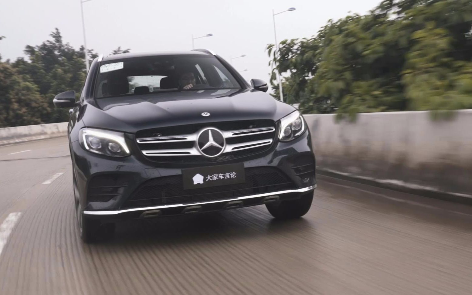 买车送老婆,能不能只看车的颜值?YYP试驾奔驰GLC L【大家车言论】