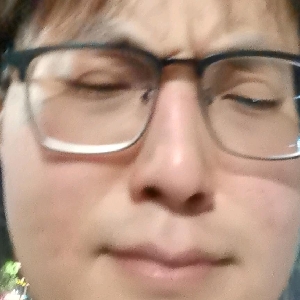 马颜笑 