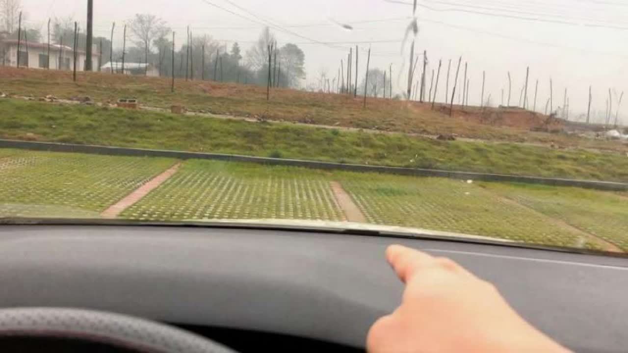 如何判断右车轮位置,老司机一招摆平,.