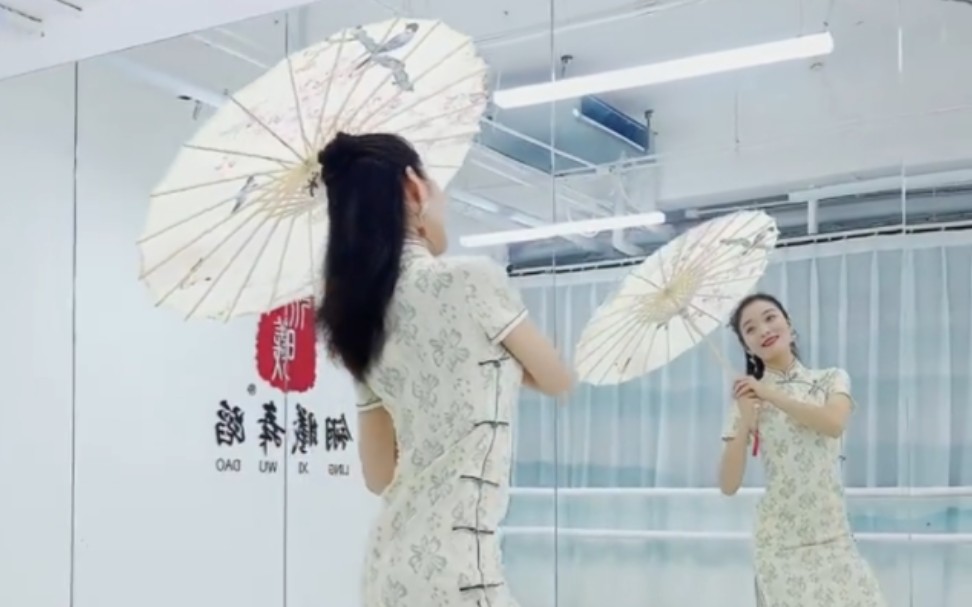 旗袍舞伞舞《烟雨江南》舞蹈片段展示