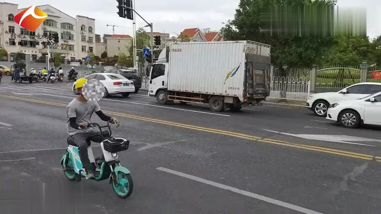 骑行时,安全帽不能当安全头盔使用!切勿混淆#交通安全