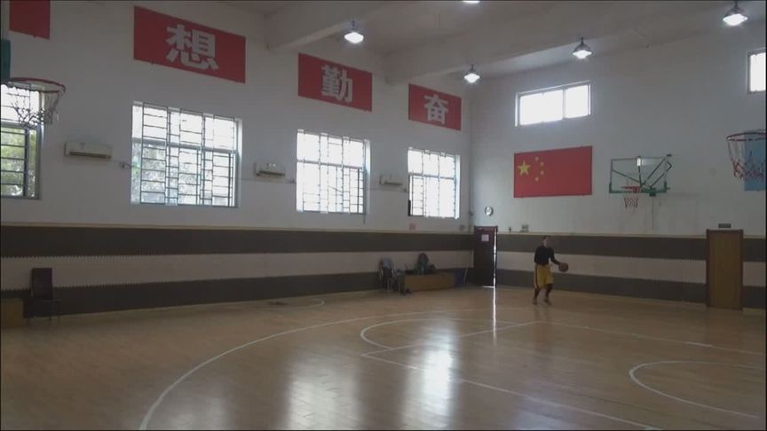 投篮出手手型发力方式调整练习第四次