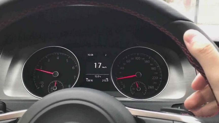 高尔夫1.6L改装GTI方向盘换挡拨片效果!