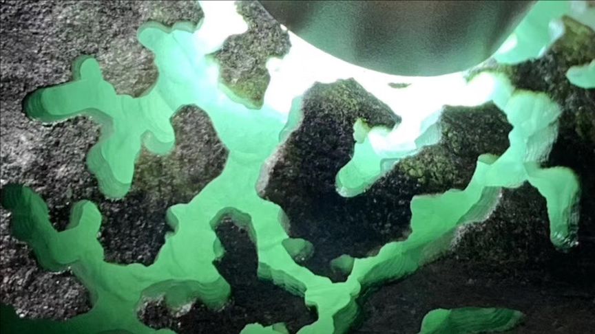 从100万到一文不值翡翠原石再到价值百万,切石过程真是惊心动魄