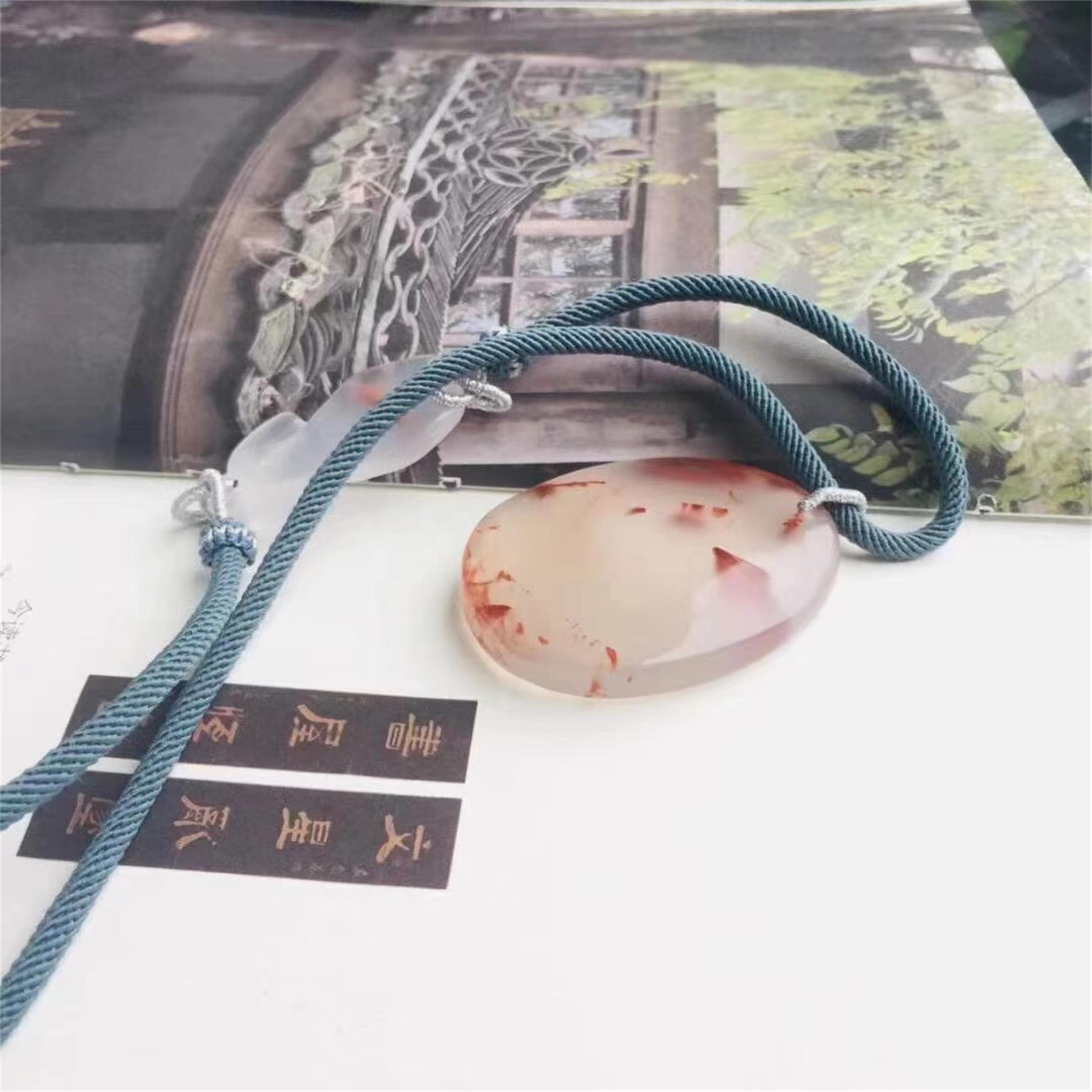 都说南红越红越值钱!那你见过冰飘南红吗?