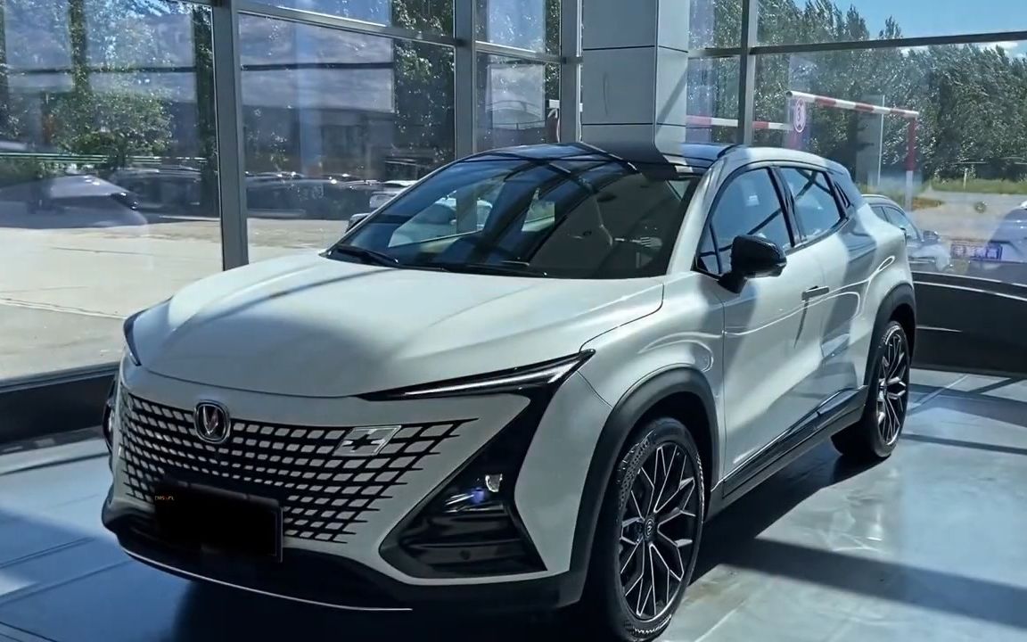 年轻人的首选SUV,2022款长安UNI-T外观和内饰的深度体验