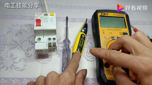电工知识:万用表怎么区分火线和零线?其实很简单,一点就透