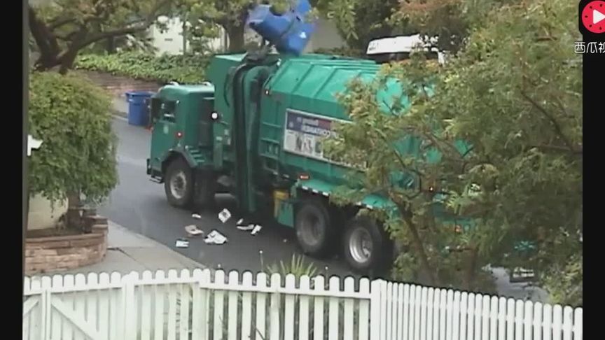 看看国外的垃圾运输车是如何工作的
