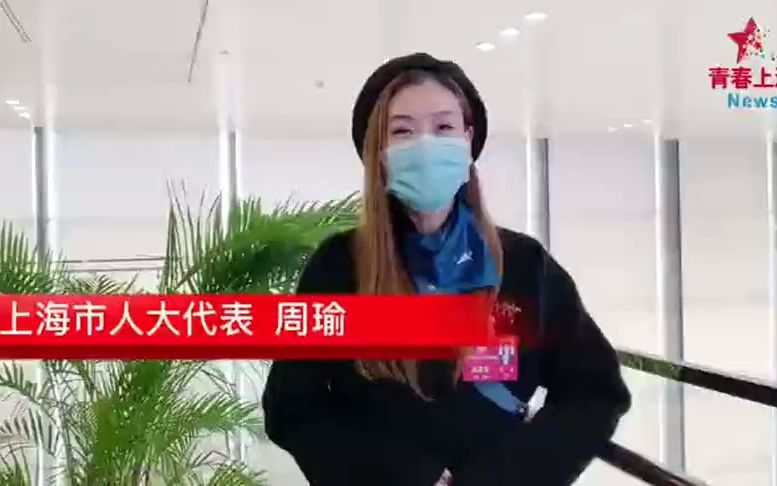 草莓胸针、白鹤丝巾,好看伐?人大代表把家乡穿在身上