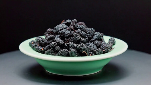 桑葚干泡水竟有6大神奇功效!女人必知的温凉属性与养生秘诀