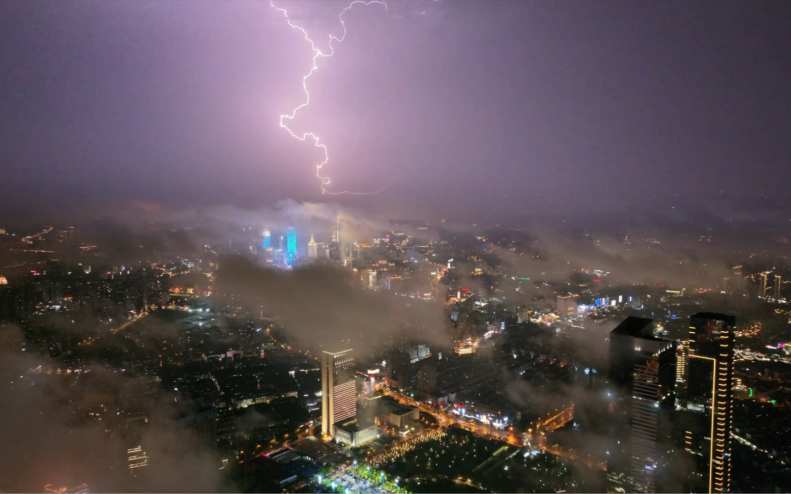 航拍无锡超级雷暴