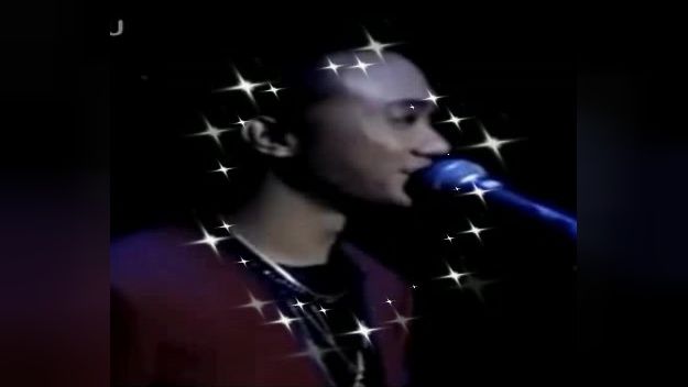 2003年beyond北京演唱会,黄家驹突然“现身”同台演绎,眼泪飞起