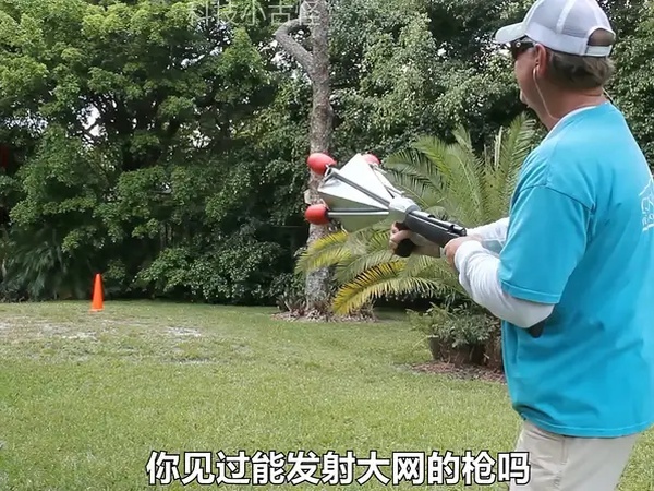 神了!这网枪抓逃犯太牛了,它是咋操作的