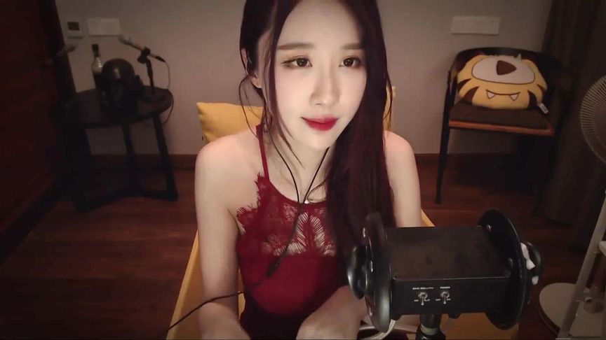 甜美小姐姐模仿采耳声,适合晚上戴耳机听,小姐姐长得有点像宣美