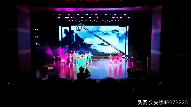 表演结束刚到家,视频超过三分钟,QQ不让传,只能收藏在这里了