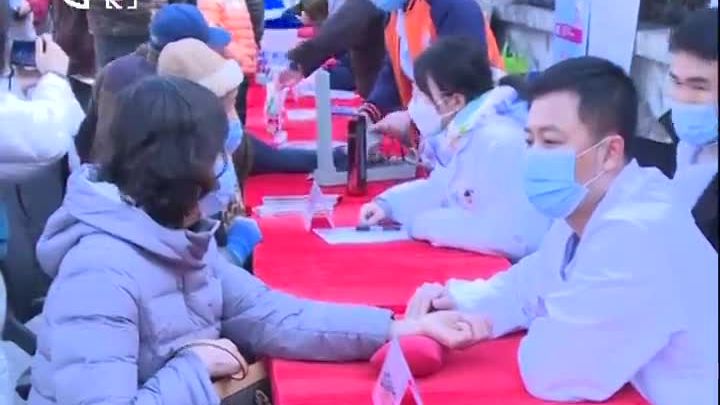便民服务进社区 雷锋精神走进新时代