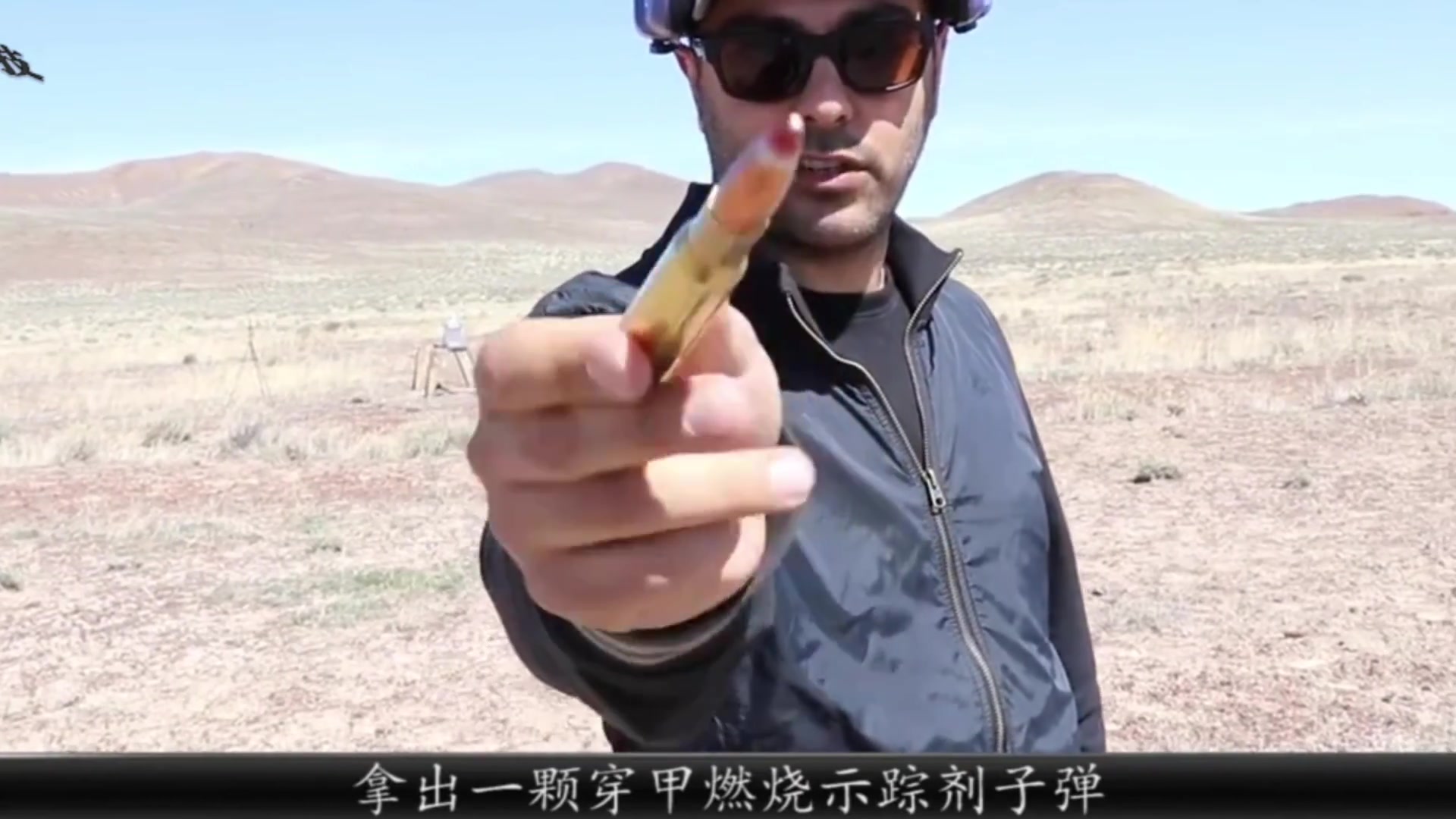 国外牛人实测BFG 50A狙击枪威力,竟用8块防弹玻璃实验,结果意外