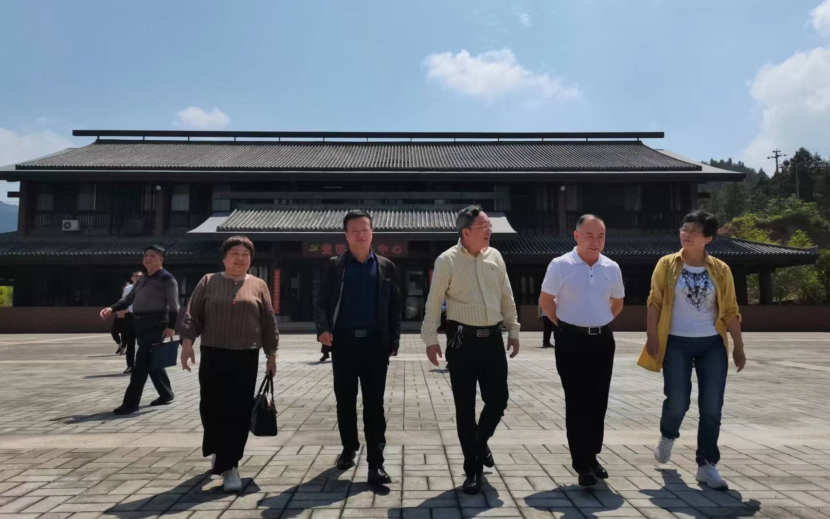 江西省宜春市关工委副主任徐汉芝,幸志强,陈小敏等人到“以孝治家”...