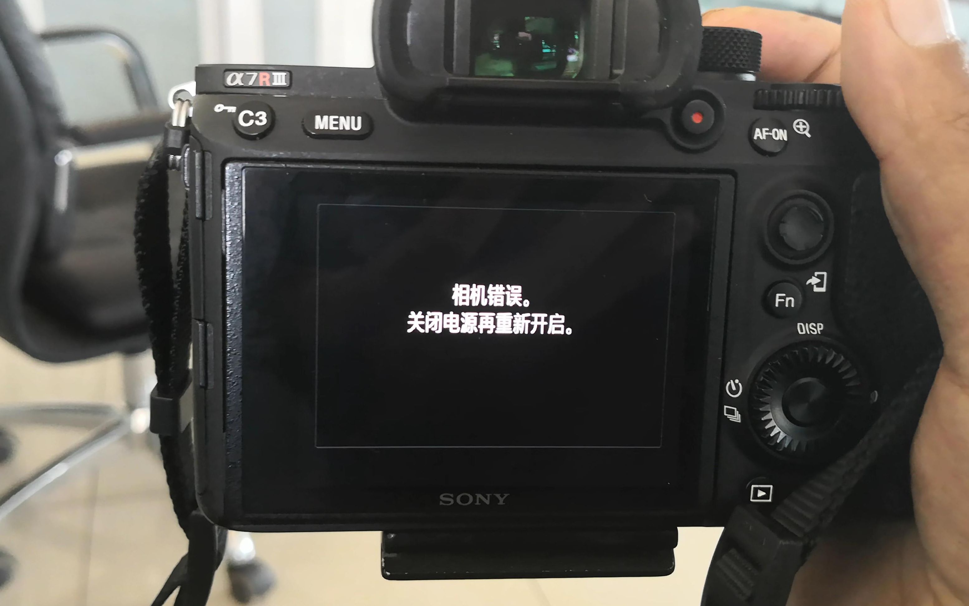 索尼a7r3频繁出现相机错误,关闭电源再重新启动,怎么解?