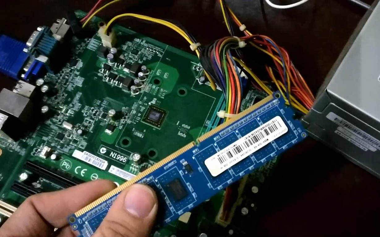 台式机开机无反应，显示屏点不亮，分分钟教你怎么修