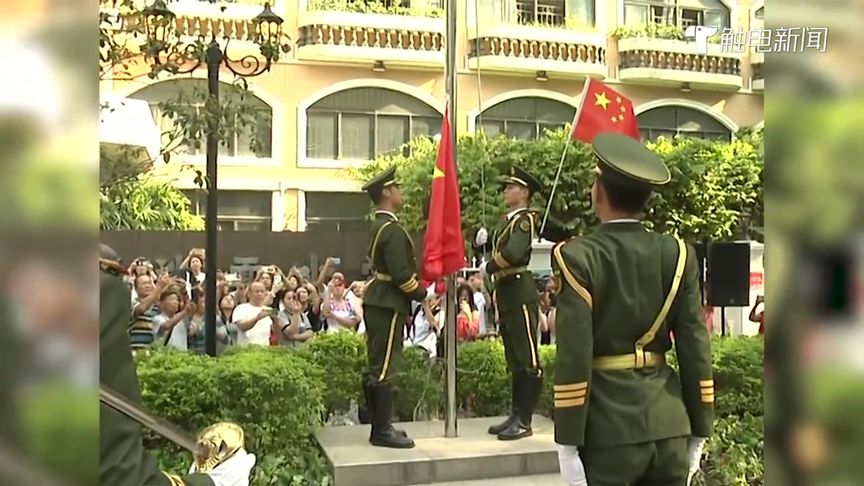 护旗手训练现场:整齐划一的动作来自每天苦练11个小时