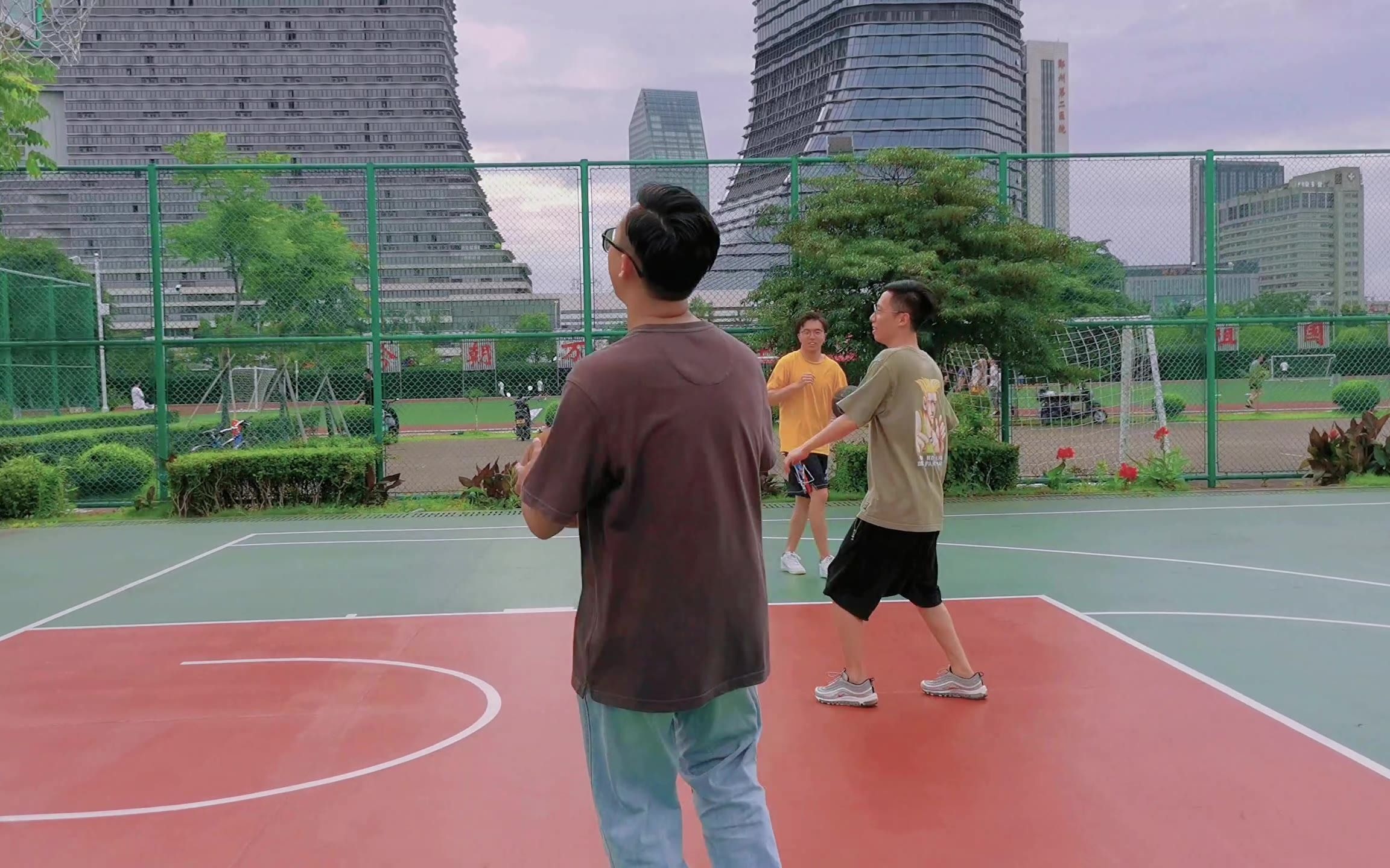 宁波万里后勤服务有限公司原创毕业季MV《钱湖南路的风》——致...