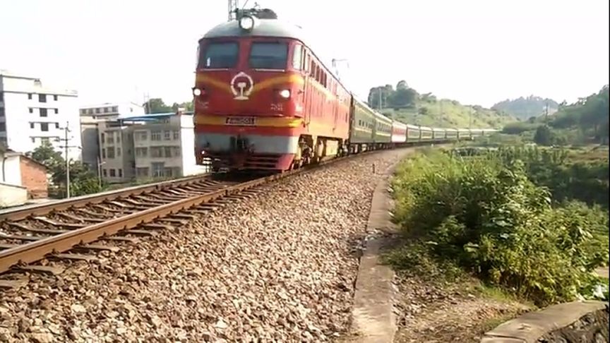 老湘桂线上的火车 东风橘子牵引K576次永州开往上海南