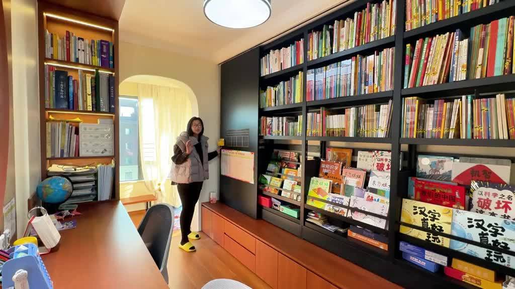 书架+推拉门,真的太丝滑了。而且功能性拉满了