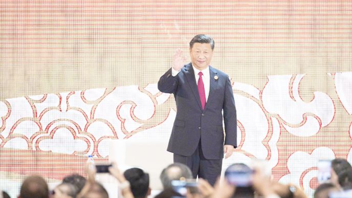 习近平出席亚太经合组织工商领导人峰会并发表主旨演讲