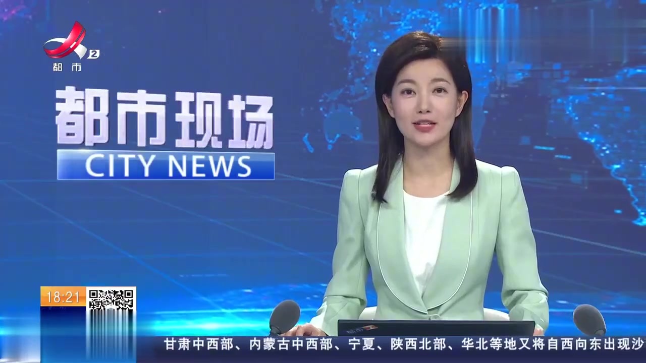 南昌:姚湾综合码头首台多用途门座式起重机进场