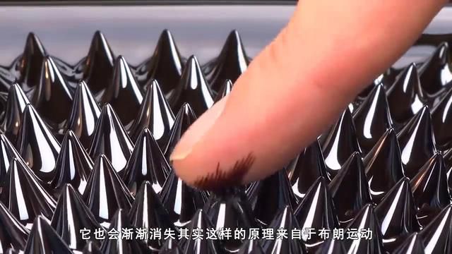见识下现实版的“毒液”,手一碰就会消失?制作过程也相当神奇