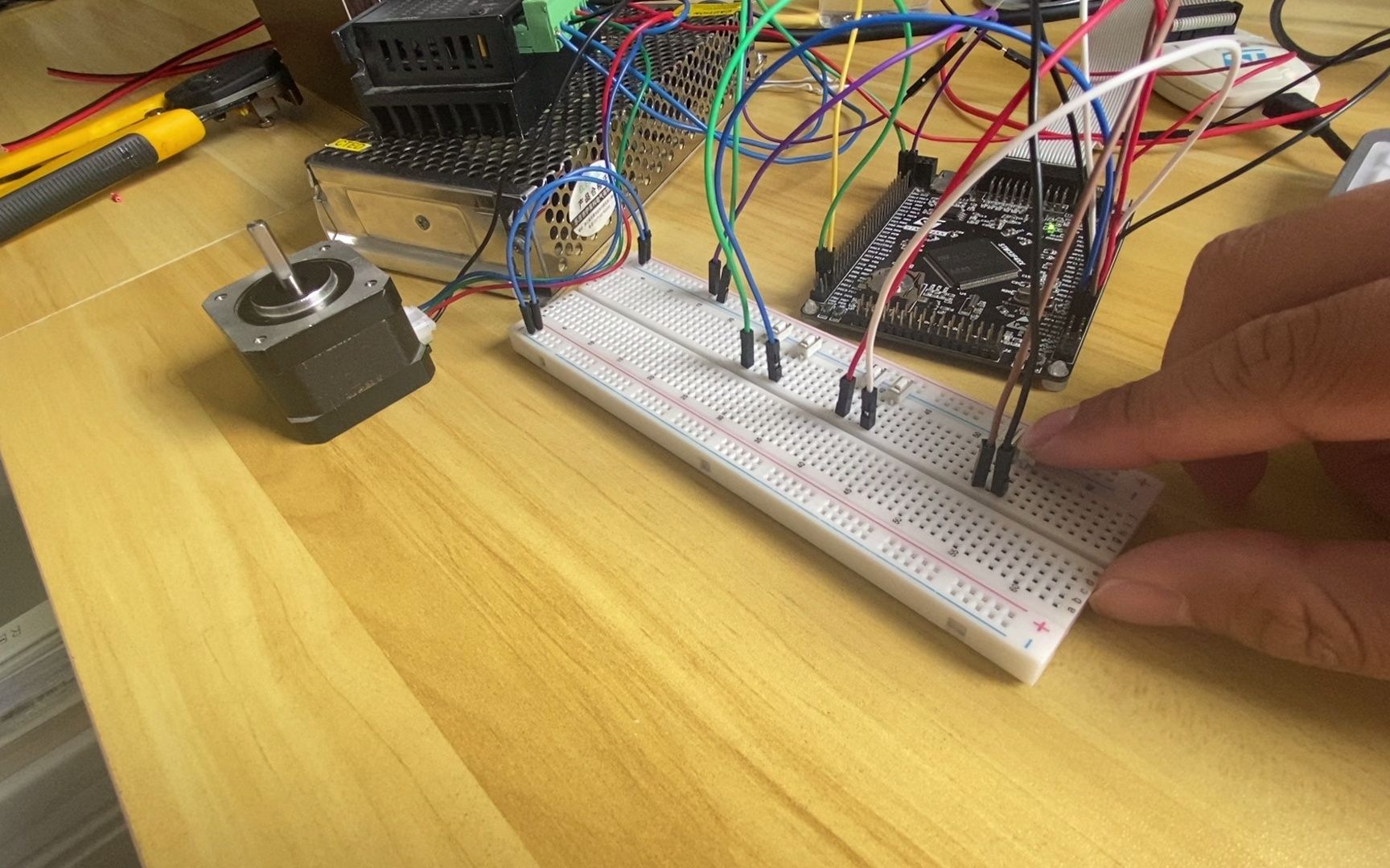 基于stm32f407zgt6利用按键实现42步进电机的启停、加减速、正反转