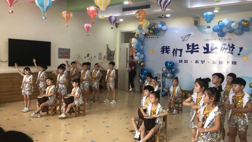 毕业班表演有声有色