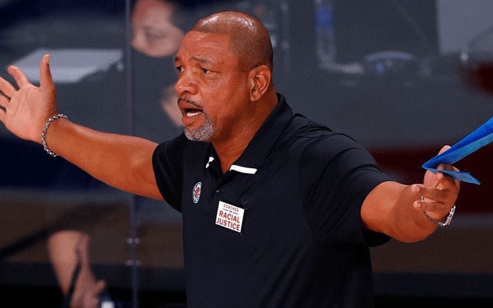 快船教练为黑人男子遭枪击事件哽咽:为什么我们爱国,国家却不爱我们