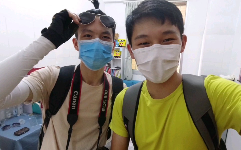 第一次坐飞机✈️,大表锅很激动!