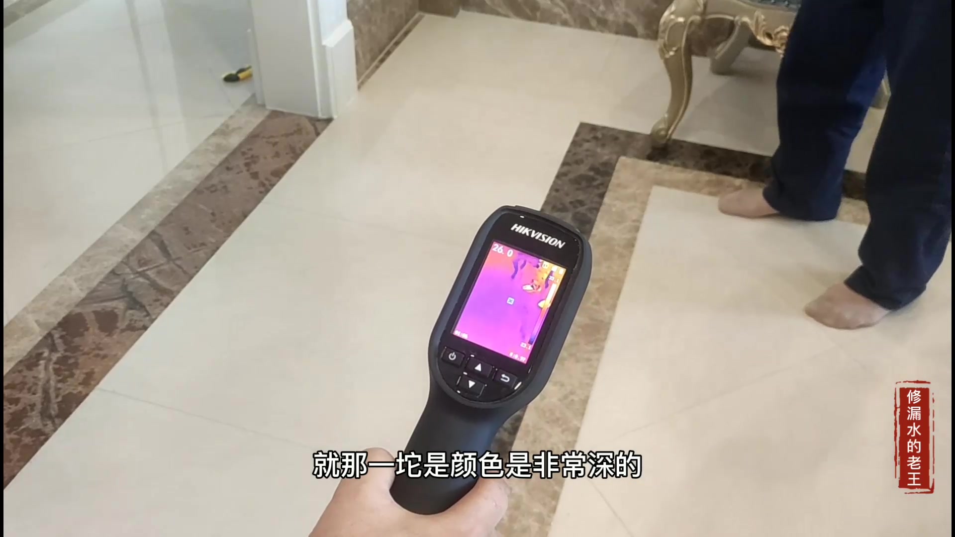 饭厅地面冒水楼下滴水,检测水管不漏,空调冷凝水排水管漏水了