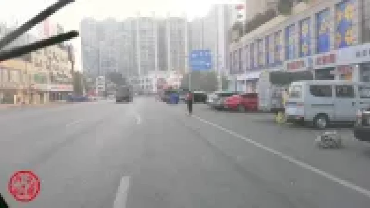 电动车电瓶加蒸馏水和硫酸之后测试结果如何?小伙用事实和数据说话