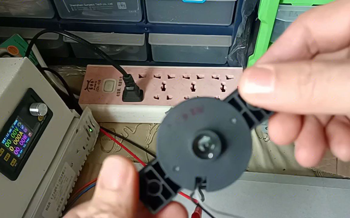 陀螺仪有什么用?高手用无刷电机演示电陀螺的自稳定性