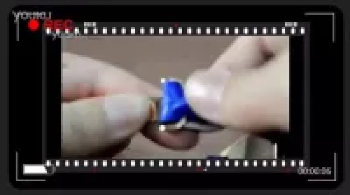 教你轻松扣好卡地亚手表表带
