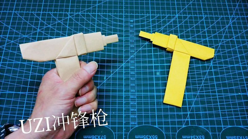 手工折纸一把精致的乌兹冲锋枪,折法很简单一看就会