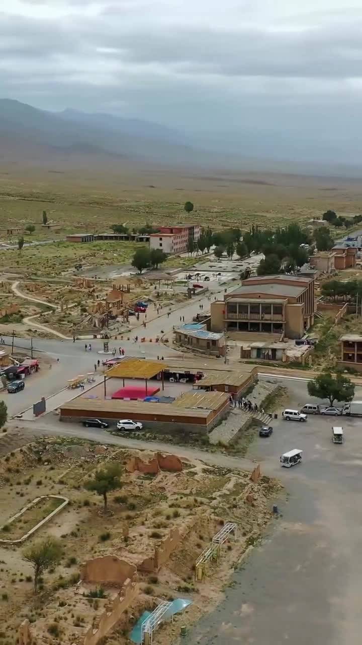 阿克塞石油小镇,1983年一夜之间变成废物