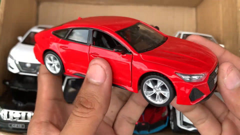 装满模型车的盒子,兰博基尼西安,迈凯轮塞纳,保时捷964,丰田