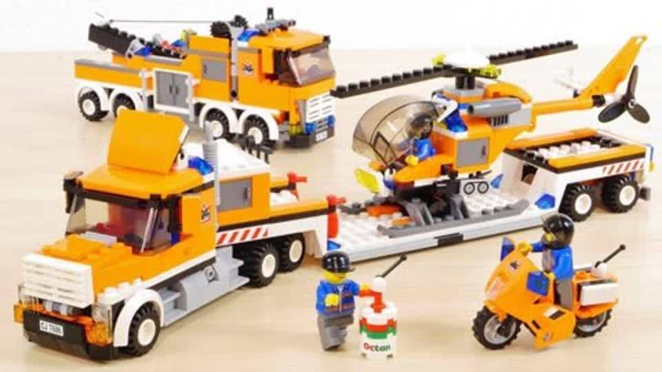 组装积木卡车和直升机玩具